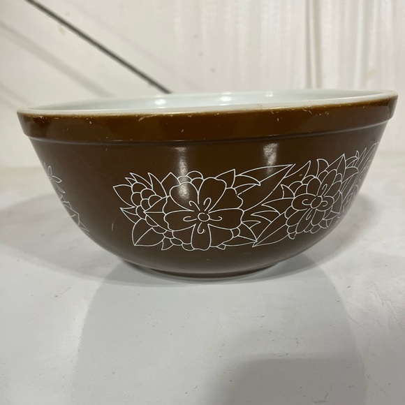 Pyrex | Kitchen | Pyrex 43 Woodland Mixing Bowl 25 Quart | Poshmark